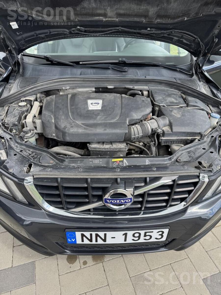 Grey Volvo XC60 2011 in Bauska, with an engine capacity of 2.40 L and mileage of 309 thousand km for 9480 €, photo 5 on AUTOMOTO.COM.LV