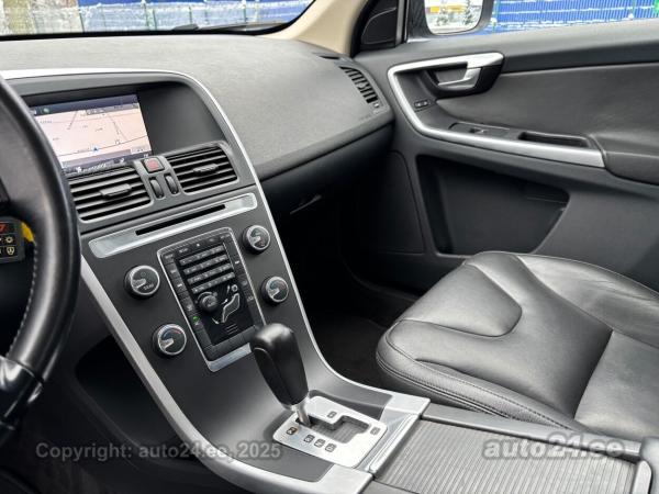 Pelēks Volvo XC60 2011 Paide, ar dzinēja tilpumu 2.00 L un nobraukumu 326 tūkst. km par 9490 €, foto 11 vietnē AUTOMOTO.COM.LV