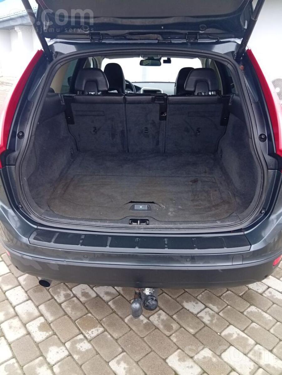 Grey Volvo XC60 2011 in Liepaja, with an engine capacity of 2.00 L and mileage of 444 thousand km for 5700 €, photo 11 on AUTOMOTO.COM.LV