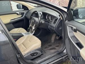 Grey Volvo XC60 2011 in Ogre, with an engine capacity of 2.40 L and mileage of 290 thousand km for 3350 €, photo 10 on AUTOMOTO.COM.LV