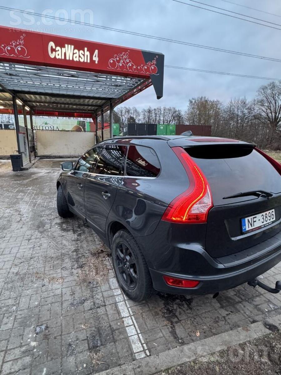 Pelēks Volvo XC60 2011 Rīga, ar dzinēja tilpumu 2.00 L un nobraukumu 321 tūkst. km par 8500 €, foto 1 vietnē AUTOMOTO.COM.LV
