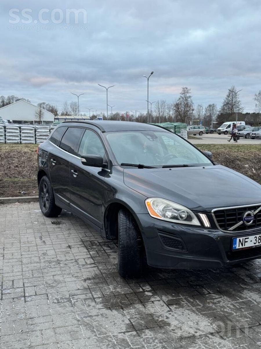 Pelēks Volvo XC60 2011 Rīga, ar dzinēja tilpumu 2.00 L un nobraukumu 321 tūkst. km par 8500 €, foto 3 vietnē AUTOMOTO.COM.LV