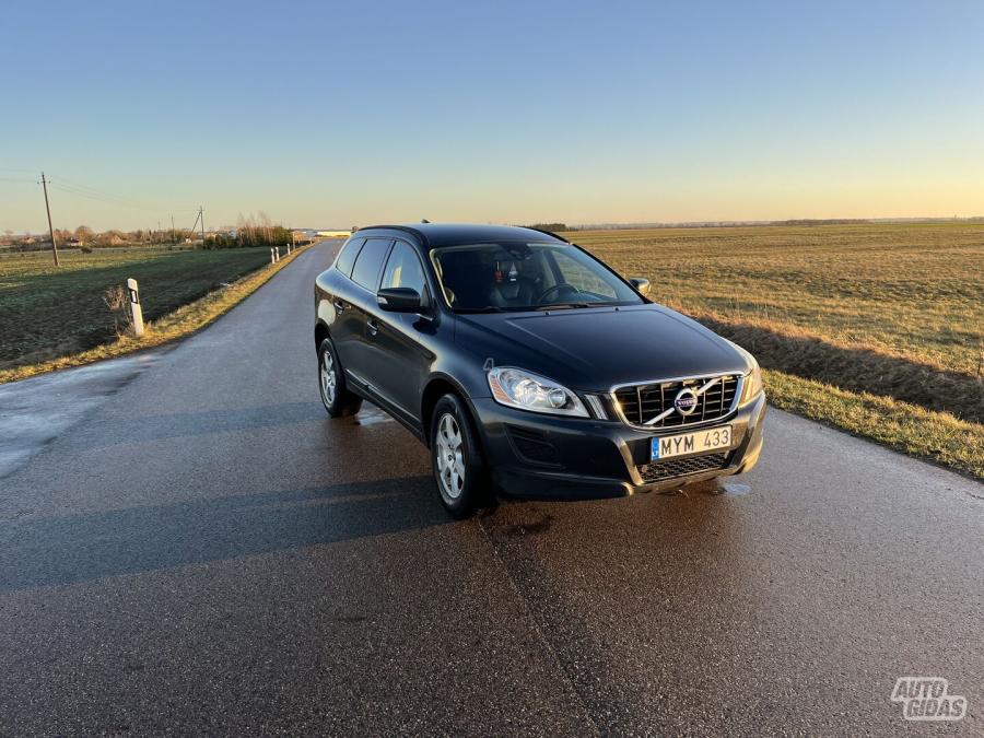Grey Volvo XC60 2011 in Ukmerge, with an engine capacity of 2.00 L and mileage of 245 thousand km for 7950 €, photo 1 on AUTOMOTO.COM.LV