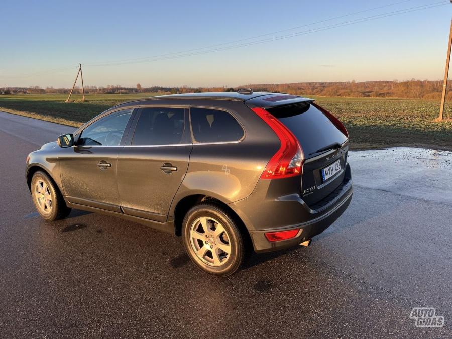 Grey Volvo XC60 2011 in Ukmerge, with an engine capacity of 2.00 L and mileage of 245 thousand km for 7950 €, photo 10 on AUTOMOTO.COM.LV