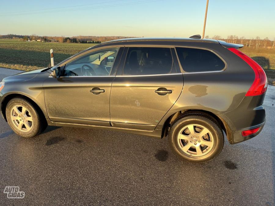 Grey Volvo XC60 2011 in Ukmerge, with an engine capacity of 2.00 L and mileage of 245 thousand km for 7950 €, photo 11 on AUTOMOTO.COM.LV