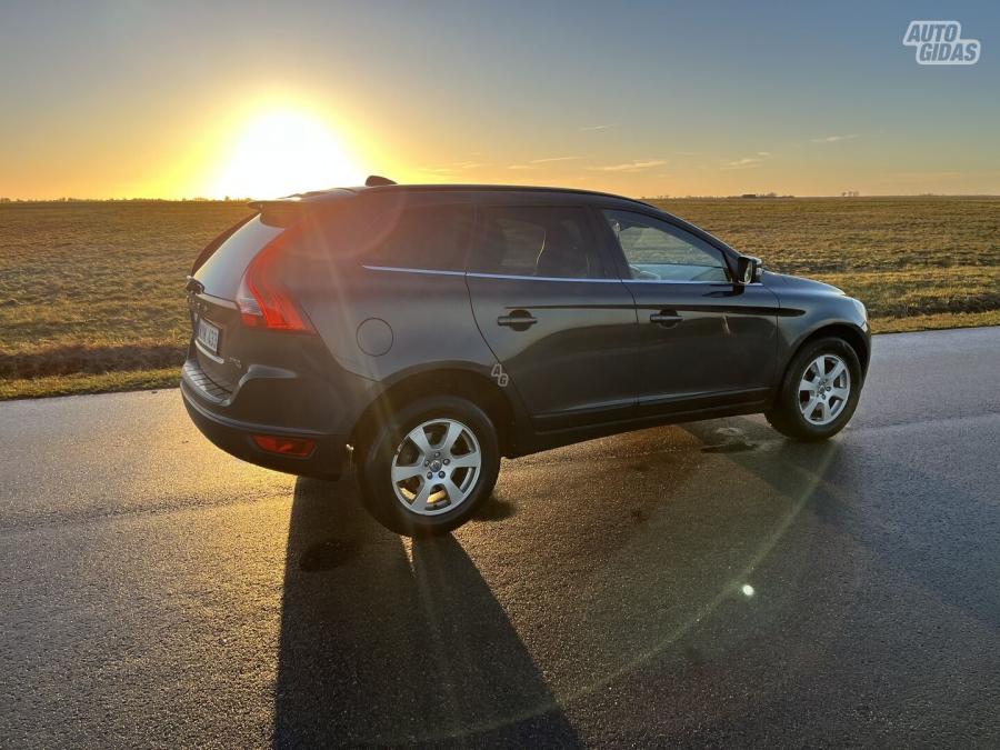 Grey Volvo XC60 2011 in Ukmerge, with an engine capacity of 2.00 L and mileage of 245 thousand km for 7950 €, photo 13 on AUTOMOTO.COM.LV