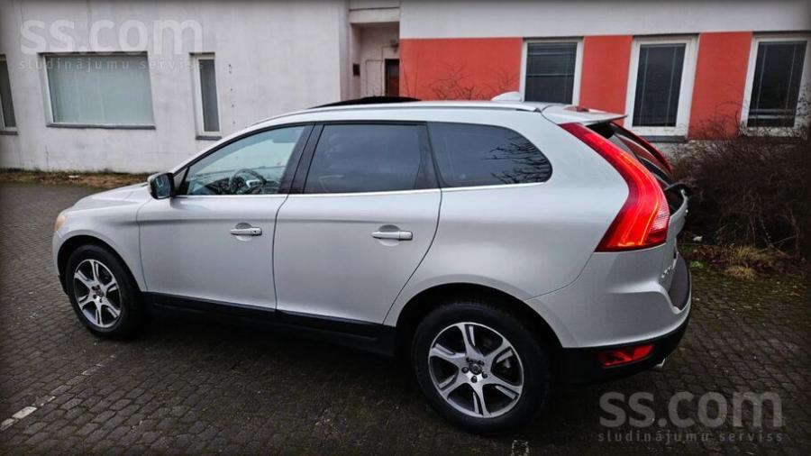 Grey Volvo XC60 2011 in Riga, with an engine capacity of 2.40 L and mileage of 300 thousand km for 7300 €, photo 6 on AUTOMOTO.COM.LV