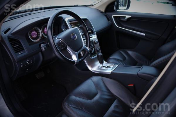 Pelēks Volvo XC60 2011 Rīga, ar dzinēja tilpumu 2.40 L un nobraukumu 240 tūkst. km par 10790 €, foto 8 vietnē AUTOMOTO.COM.LV