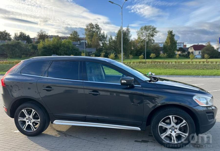 Grey Volvo XC60 2011 in Rezekne, with an engine capacity of 2.00 L and mileage of 264 thousand km for 7800 €, photo 4 on AUTOMOTO.COM.LV