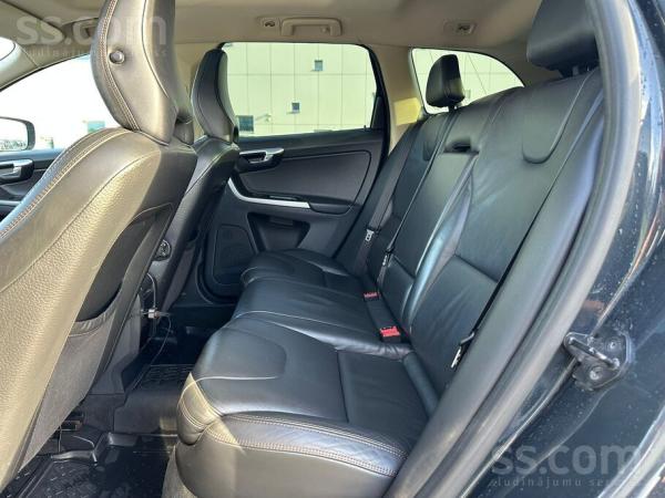 Pelēks Volvo XC60 2011 Rēzekne, ar dzinēja tilpumu 2.00 L un nobraukumu 264 tūkst. km par 7800 €, foto 9 vietnē AUTOMOTO.COM.LV