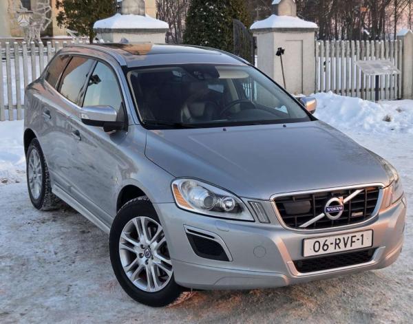 Grey Volvo XC60 2011 in Kaunas, with an engine capacity of 2.00 L and mileage of 230 thousand km for 10700 €, photo 1 on AUTOMOTO.COM.LV