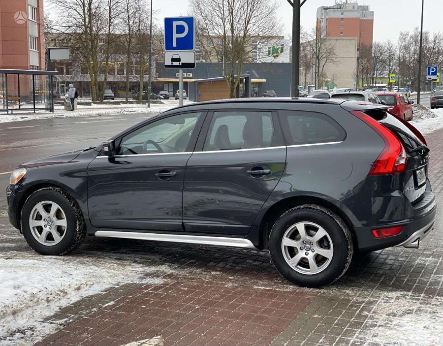 Grey Volvo XC60 2011 in Marijampole, with an engine capacity of 1.98 L and mileage of 289 thousand km for 8750 €, photo 4 on AUTOMOTO.COM.LV
