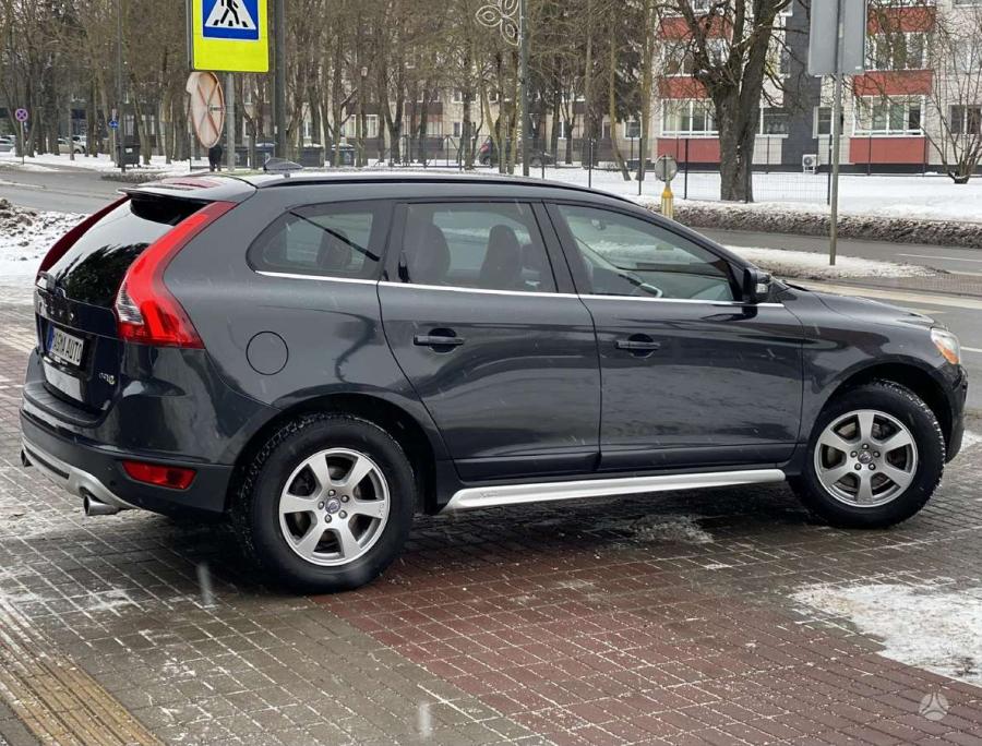 Grey Volvo XC60 2011 in Marijampole, with an engine capacity of 1.98 L and mileage of 289 thousand km for 8750 €, photo 5 on AUTOMOTO.COM.LV