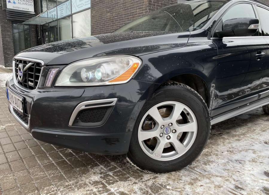 Grey Volvo XC60 2011 in Marijampole, with an engine capacity of 1.98 L and mileage of 289 thousand km for 8750 €, photo 6 on AUTOMOTO.COM.LV
