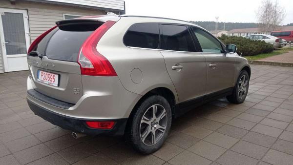 Grey Volvo XC60 2011 in Vilnius, with an engine capacity of 2.40 L and mileage of 300 thousand km for 7400 €, photo 4 on AUTOMOTO.COM.LV