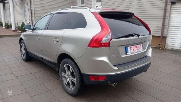 Grey Volvo XC60 2011 in Vilnius, with an engine capacity of 2.40 L and mileage of 300 thousand km for 7400 €, photo 6 on AUTOMOTO.COM.LV