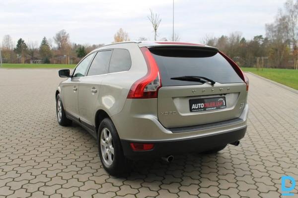 Pelēks Volvo XC60 2011 Rīga, ar dzinēja tilpumu 2.40 L un nobraukumu 258 tūkst. km par 7650 €, foto 4 vietnē AUTOMOTO.COM.LV