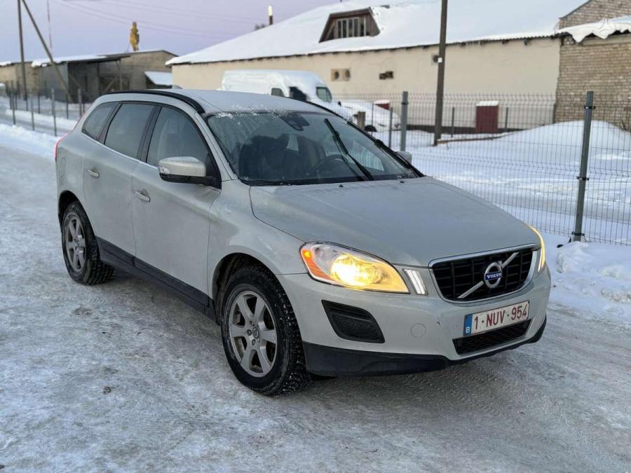 Grey Volvo XC60 2011 in Taurage, with an engine capacity of 2.00 L and mileage of 249 thousand km for 6700 €, photo 2 on AUTOMOTO.COM.LV