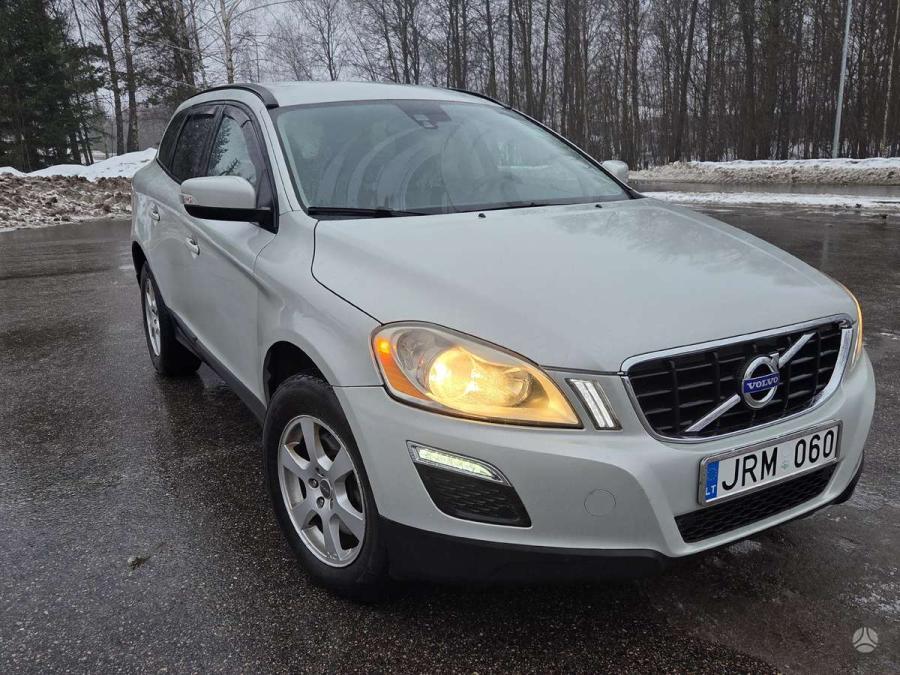 Pelēks Volvo XC60 2011 Viļņa, ar dzinēja tilpumu 2.00 L un nobraukumu 275 tūkst. km par 6666 €, foto 2 vietnē AUTOMOTO.COM.LV