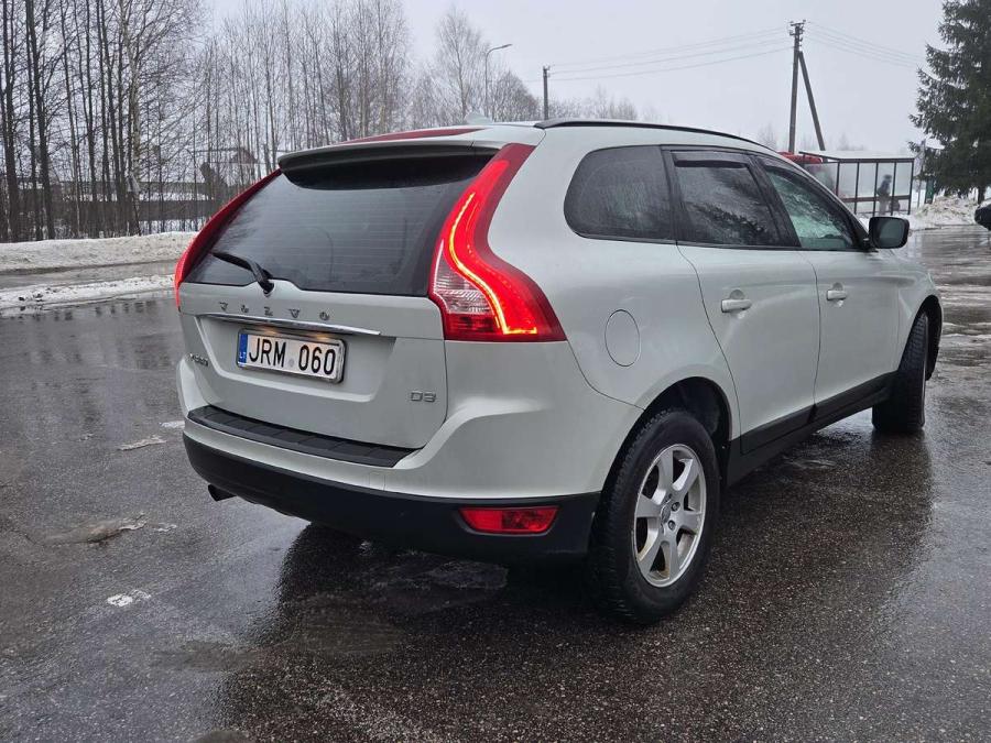Pelēks Volvo XC60 2011 Viļņa, ar dzinēja tilpumu 2.00 L un nobraukumu 275 tūkst. km par 6666 €, foto 3 vietnē AUTOMOTO.COM.LV