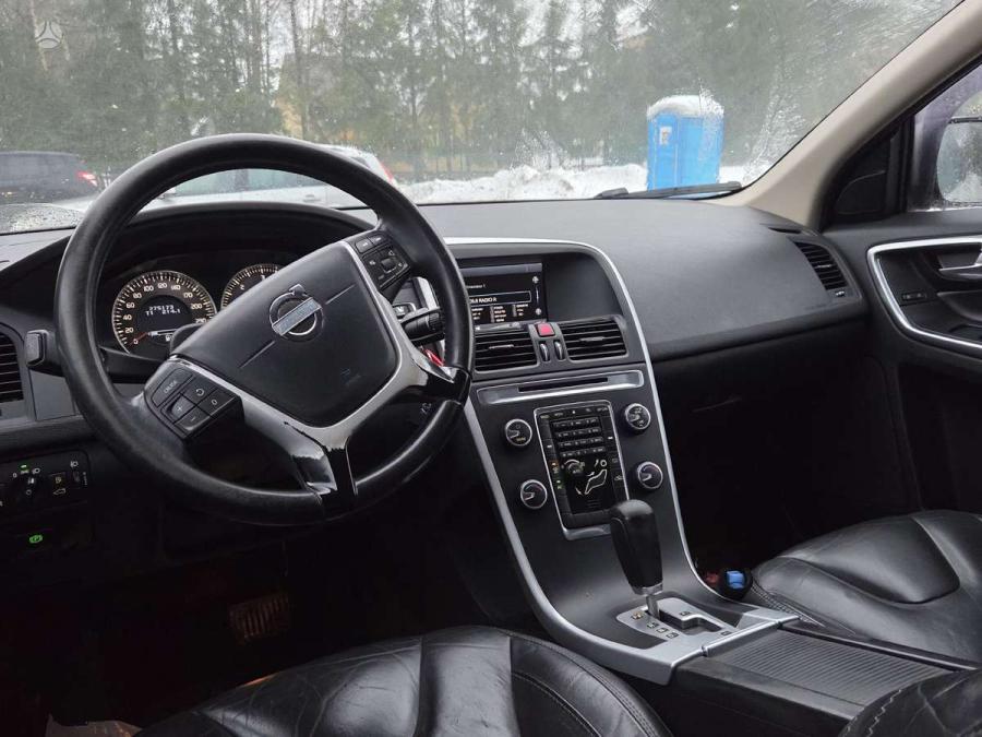 Pelēks Volvo XC60 2011 Viļņa, ar dzinēja tilpumu 2.00 L un nobraukumu 275 tūkst. km par 6666 €, foto 6 vietnē AUTOMOTO.COM.LV