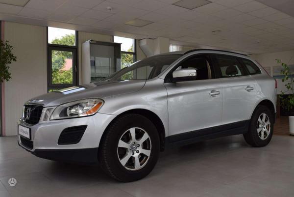 Pelēks Volvo XC60 2011 Viļņa, ar dzinēja tilpumu 2.40 L un nobraukumu 273 tūkst. km par 8500 €, foto 1 vietnē AUTOMOTO.COM.LV