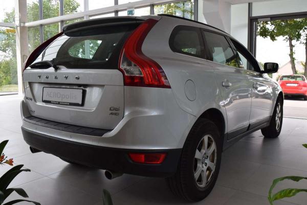 Pelēks Volvo XC60 2011 Viļņa, ar dzinēja tilpumu 2.40 L un nobraukumu 273 tūkst. km par 8500 €, foto 4 vietnē AUTOMOTO.COM.LV