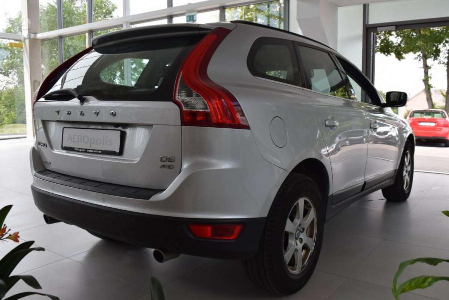 Grey Volvo XC60 2011 in Vilnius, with an engine capacity of 2.40 L and mileage of 273 thousand km for 8500 €, photo 4 on AUTOMOTO.COM.LV