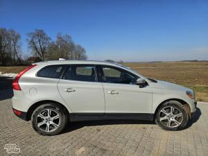 Pelēks Volvo XC60 2011 Alīta, ar dzinēja tilpumu 2.40 L un nobraukumu 300 tūkst. km par 8200 €, foto 4 vietnē AUTOMOTO.COM.LV