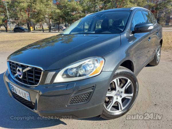 Pelēks Volvo XC60 2011 Tallina, ar dzinēja tilpumu 2.40 L un nobraukumu 195 tūkst. km par 8900 €, foto 1 vietnē AUTOMOTO.COM.LV