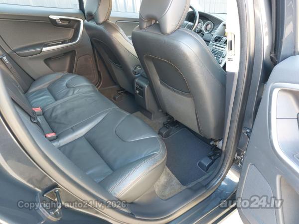 Pelēks Volvo XC60 2011 Tallina, ar dzinēja tilpumu 2.40 L un nobraukumu 195 tūkst. km par 8900 €, foto 8 vietnē AUTOMOTO.COM.LV