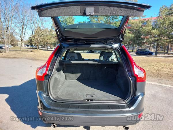 Pelēks Volvo XC60 2011 Tallina, ar dzinēja tilpumu 2.40 L un nobraukumu 195 tūkst. km par 8900 €, foto 11 vietnē AUTOMOTO.COM.LV
