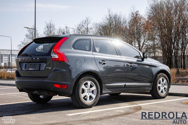 Pelēks Volvo XC60 2011 Kauņa, ar dzinēja tilpumu 2.00 L un nobraukumu 349 tūkst. km par 5600 €, foto 4 vietnē AUTOMOTO.COM.LV