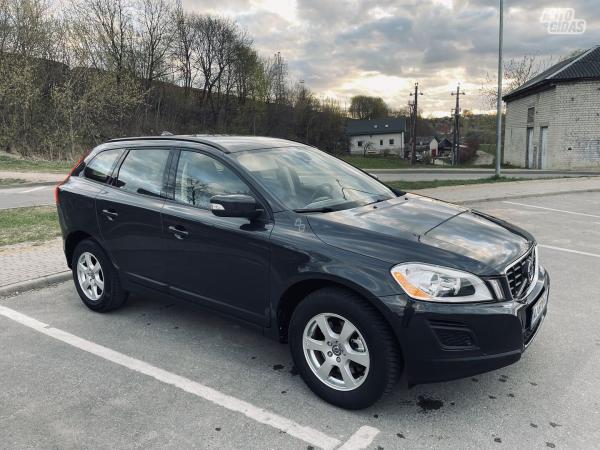 Grey Volvo XC60 2011 in Vilnius, with an engine capacity of 2.00 L and mileage of 215 thousand km for 7950 €, photo 3 on AUTOMOTO.COM.LV