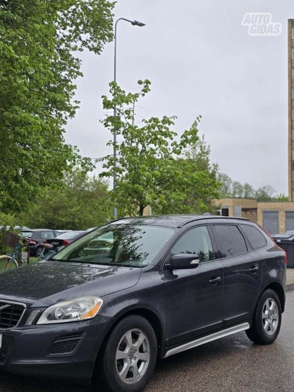 Grey Volvo XC60 2011 in Vilnius, with an engine capacity of 3.20 L and mileage of 293 thousand km for 5500 €, photo 2 on AUTOMOTO.COM.LV