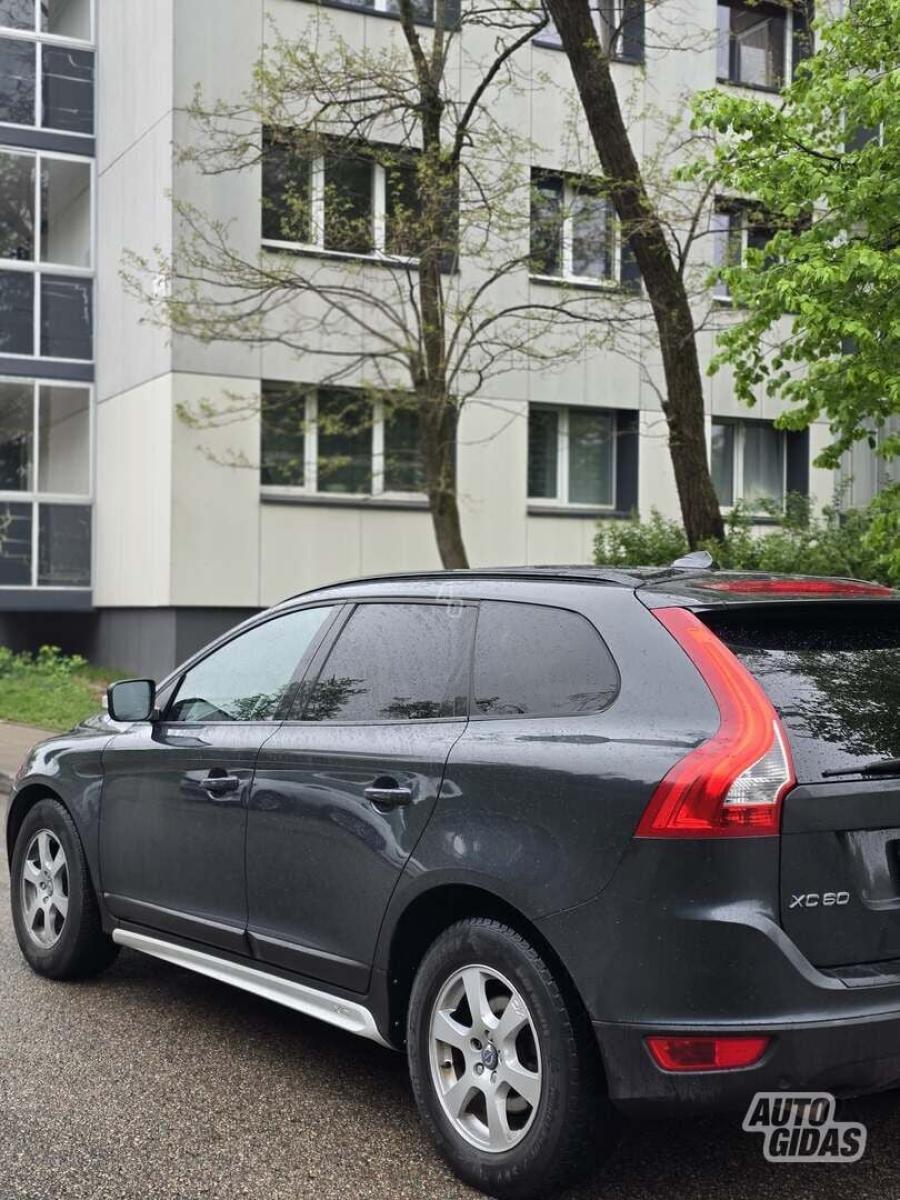 Grey Volvo XC60 2011 in Vilnius, with an engine capacity of 3.20 L and mileage of 293 thousand km for 5500 €, photo 4 on AUTOMOTO.COM.LV