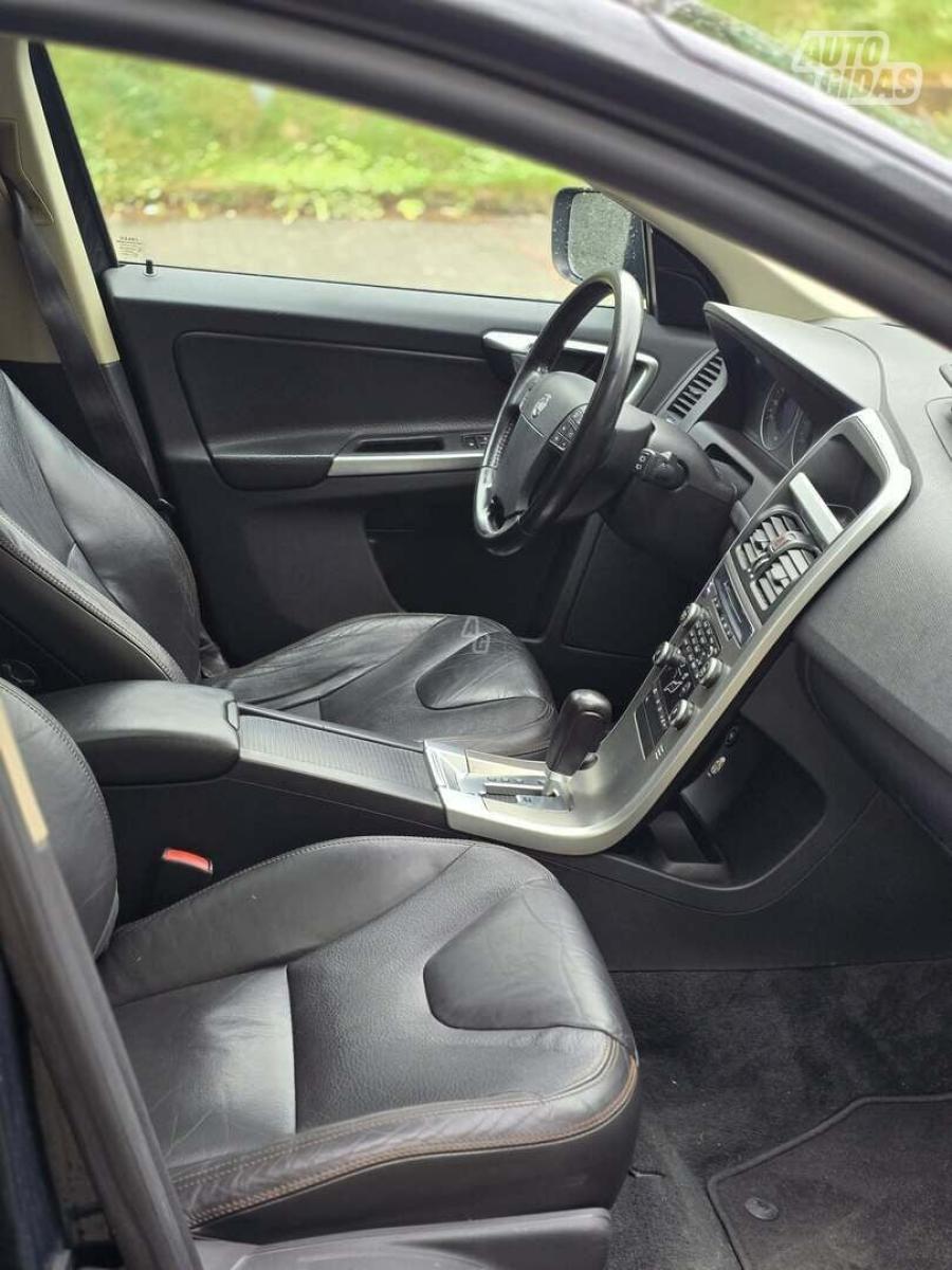 Grey Volvo XC60 2011 in Vilnius, with an engine capacity of 3.20 L and mileage of 293 thousand km for 5500 €, photo 7 on AUTOMOTO.COM.LV