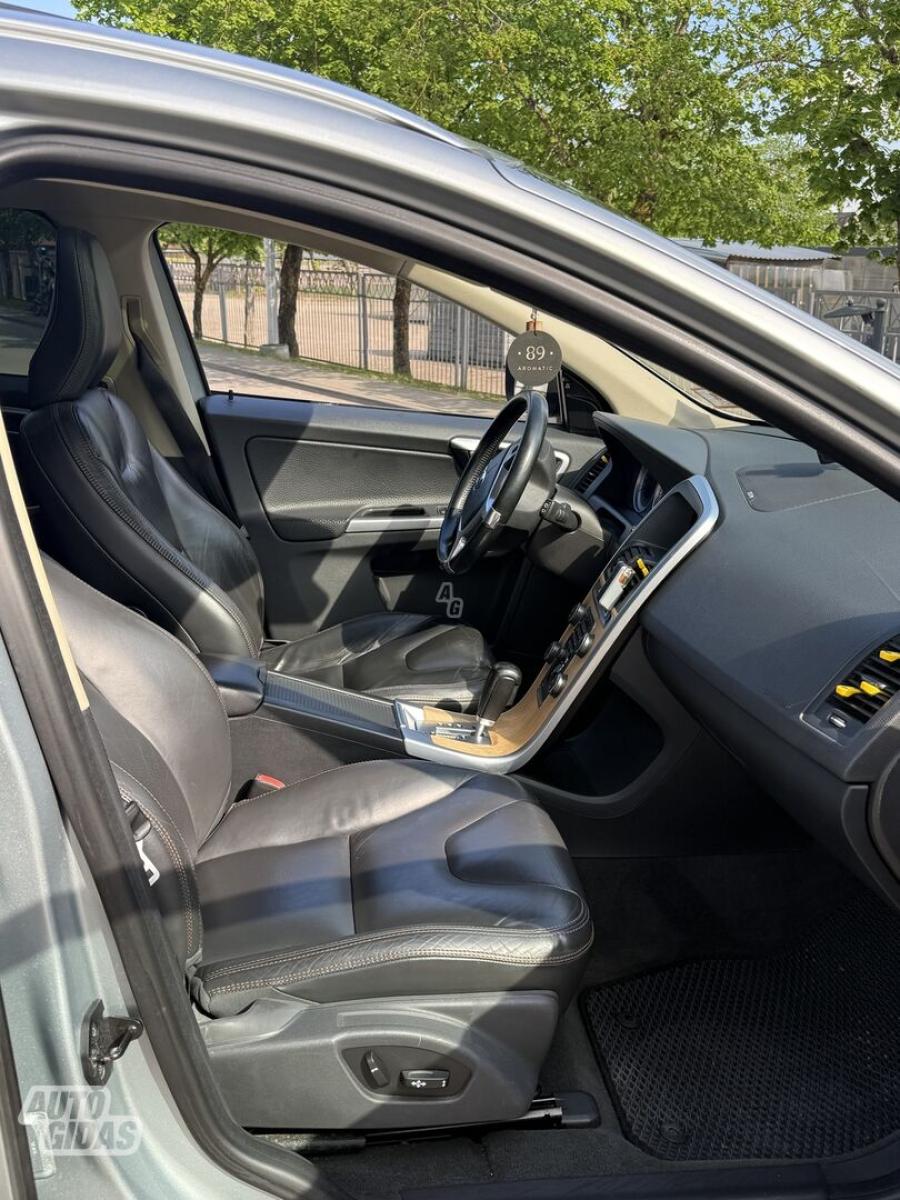 Grey Volvo XC60 2011 in Telschi, with an engine capacity of 3.00 L and mileage of 178 thousand km for 6800 €, photo 6 on AUTOMOTO.COM.LV