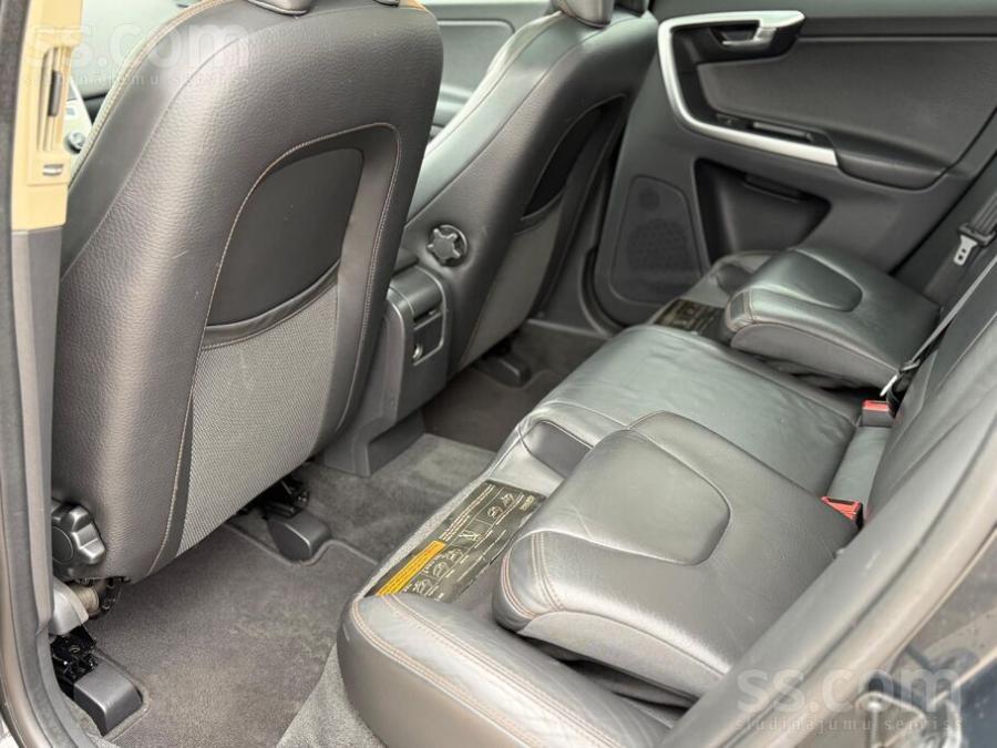 Pelēks Volvo XC60 2011 Rīga, ar dzinēja tilpumu 2.40 L un nobraukumu 255 tūkst. km par 10450 €, foto 23 vietnē AUTOMOTO.COM.LV