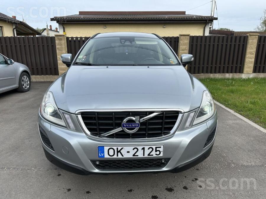 Pelēks Volvo XC60 2011 Daugavpils, ar dzinēja tilpumu 2.40 L un nobraukumu 260 tūkst. km par 7150 €, foto 3 vietnē AUTOMOTO.COM.LV