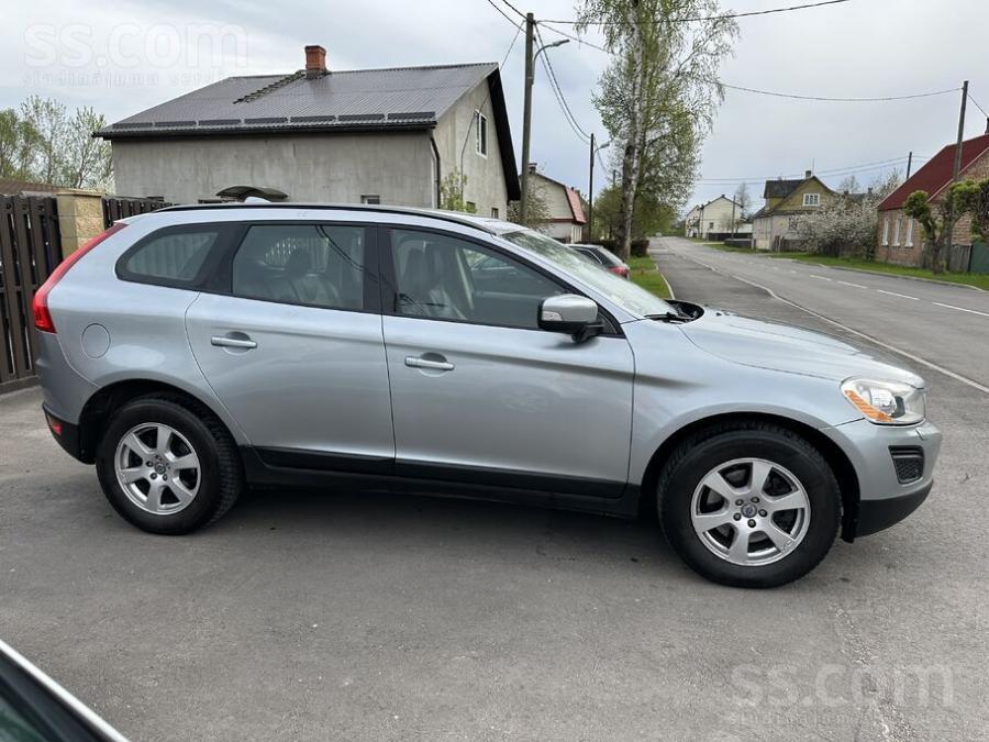 Pelēks Volvo XC60 2011 Daugavpils, ar dzinēja tilpumu 2.40 L un nobraukumu 260 tūkst. km par 7150 €, foto 5 vietnē AUTOMOTO.COM.LV