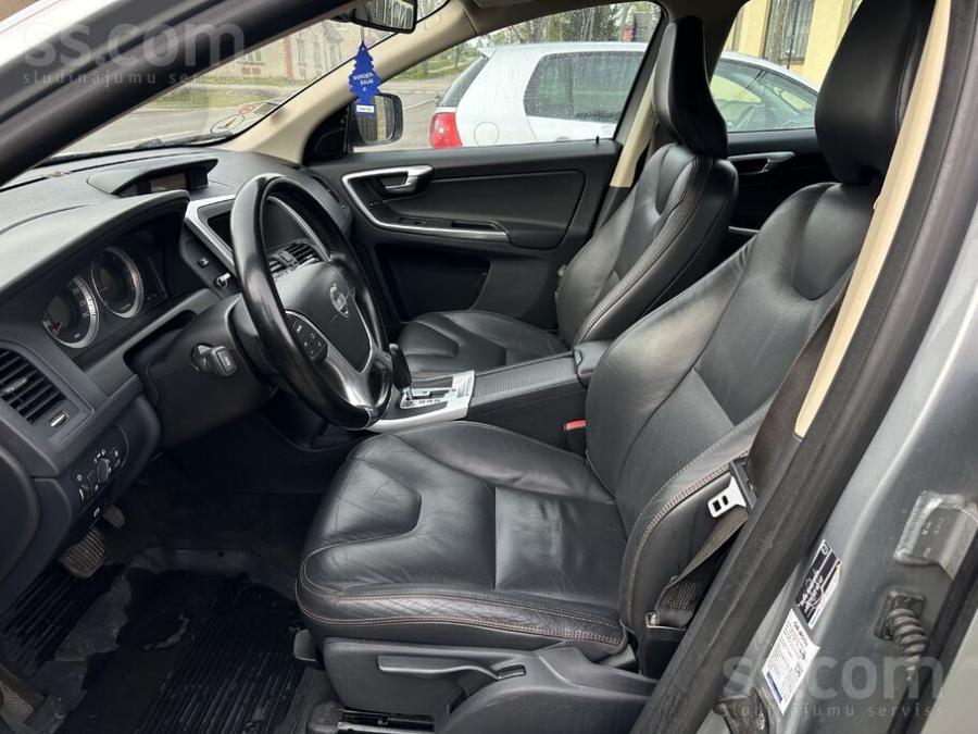 Pelēks Volvo XC60 2011 Daugavpils, ar dzinēja tilpumu 2.40 L un nobraukumu 260 tūkst. km par 7150 €, foto 14 vietnē AUTOMOTO.COM.LV