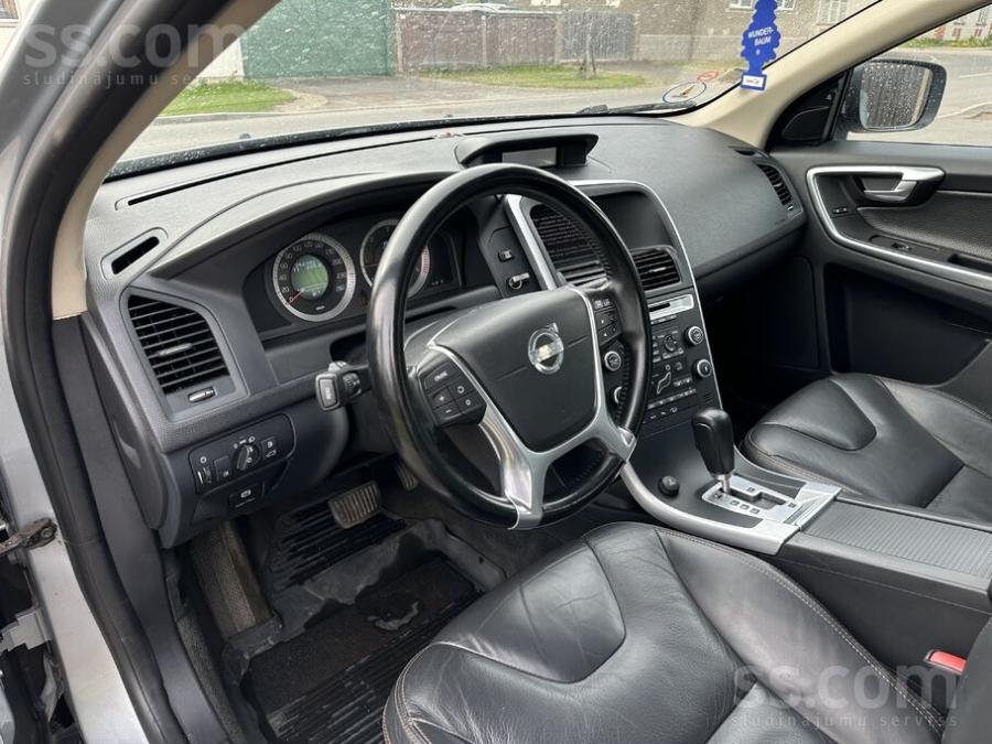 Pelēks Volvo XC60 2011 Daugavpils, ar dzinēja tilpumu 2.40 L un nobraukumu 260 tūkst. km par 7150 €, foto 15 vietnē AUTOMOTO.COM.LV