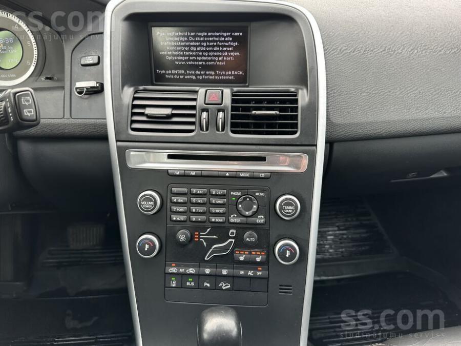Pelēks Volvo XC60 2011 Daugavpils, ar dzinēja tilpumu 2.40 L un nobraukumu 260 tūkst. km par 7150 €, foto 17 vietnē AUTOMOTO.COM.LV