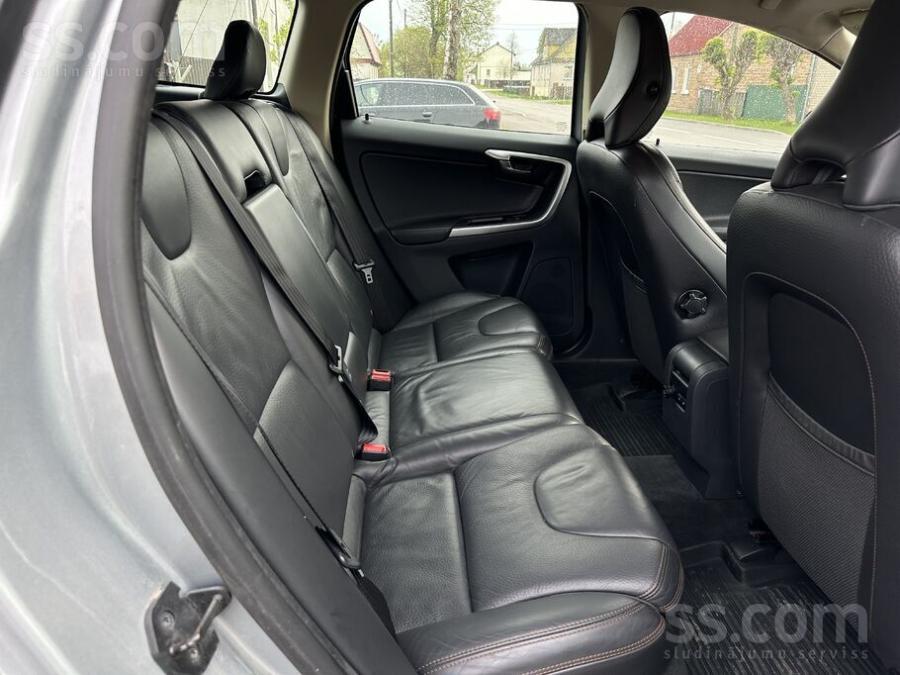 Pelēks Volvo XC60 2011 Daugavpils, ar dzinēja tilpumu 2.40 L un nobraukumu 260 tūkst. km par 7150 €, foto 21 vietnē AUTOMOTO.COM.LV