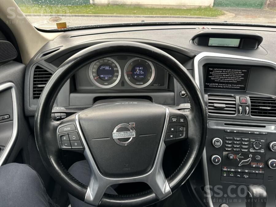 Pelēks Volvo XC60 2011 Daugavpils, ar dzinēja tilpumu 2.40 L un nobraukumu 260 tūkst. km par 7150 €, foto 26 vietnē AUTOMOTO.COM.LV