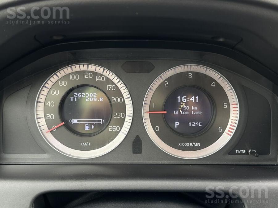 Pelēks Volvo XC60 2011 Daugavpils, ar dzinēja tilpumu 2.40 L un nobraukumu 260 tūkst. km par 7150 €, foto 27 vietnē AUTOMOTO.COM.LV