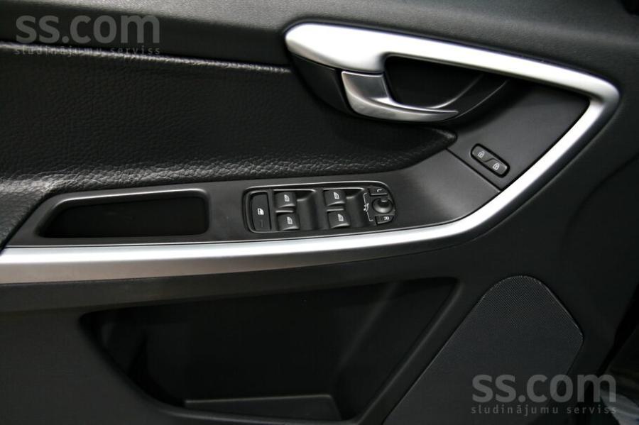 Pelēks Volvo XC60 2011 Tukums, ar dzinēja tilpumu 2.40 L un nobraukumu 347 tūkst. km par 8700 €, foto 10 vietnē AUTOMOTO.COM.LV