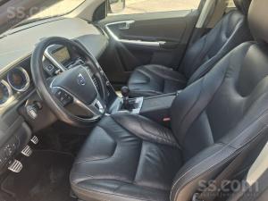 Grey Volvo XC60 2011 in Riga, with an engine capacity of 2.40 L and mileage of 292 thousand km for 9750 €, photo 9 on AUTOMOTO.COM.LV