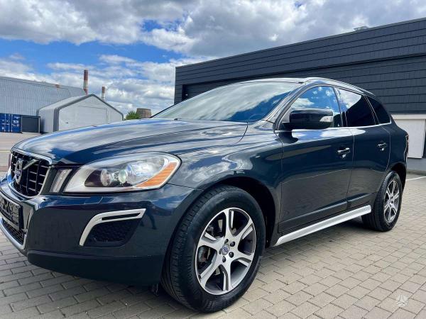 Pelēks Volvo XC60 2011 Kauņa, ar dzinēja tilpumu 2.40 L un nobraukumu 295 tūkst. km par 9499 €, foto 3 vietnē AUTOMOTO.COM.LV